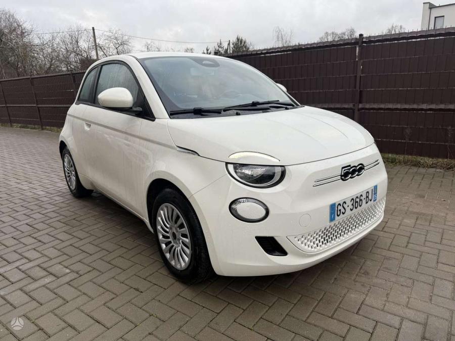 White Fiat 500 2023 in Vilnius, with an engine capacity of 0.00 L and mileage of 13 thousand km for 10300 €, photo 1 on AUTOMOTO.COM.LV