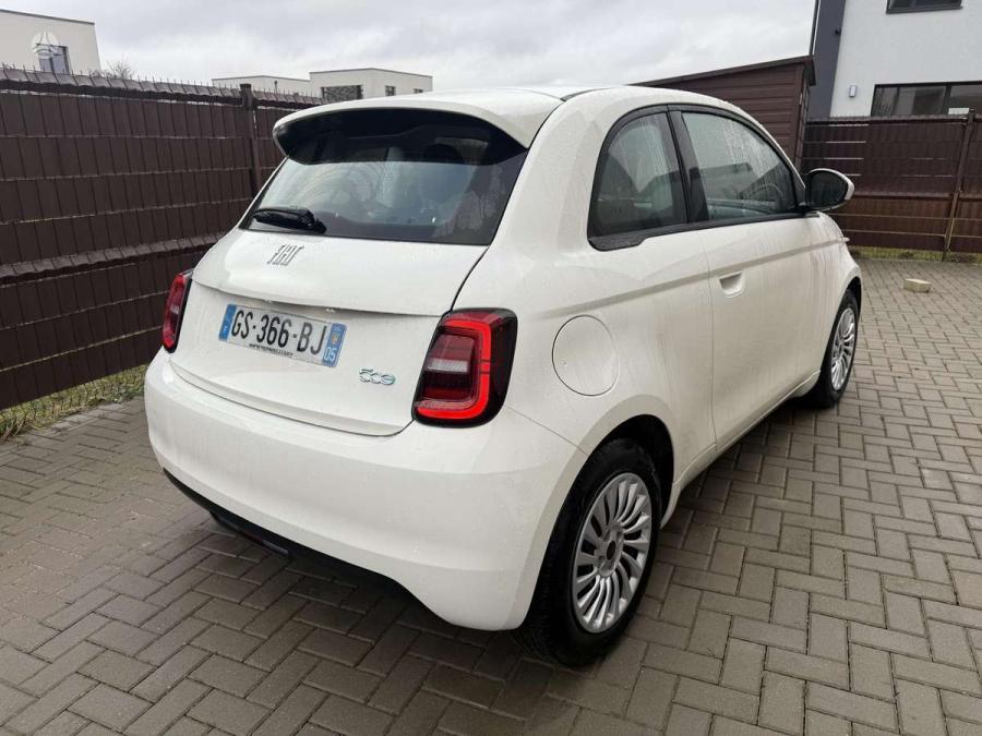 White Fiat 500 2023 in Vilnius, with an engine capacity of 0.00 L and mileage of 13 thousand km for 10300 €, photo 3 on AUTOMOTO.COM.LV