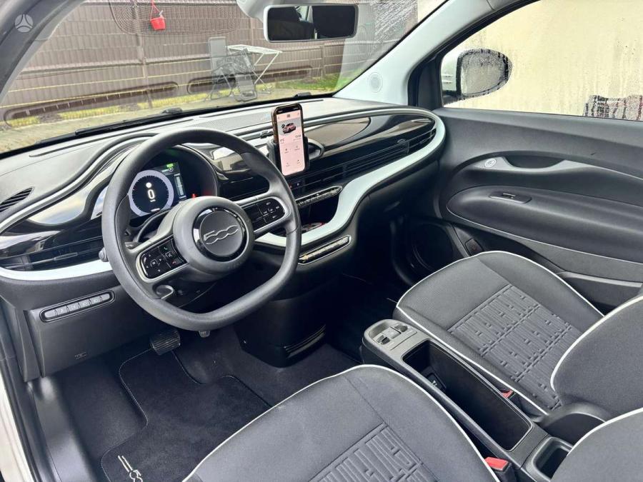 White Fiat 500 2023 in Vilnius, with an engine capacity of 0.00 L and mileage of 13 thousand km for 10300 €, photo 12 on AUTOMOTO.COM.LV