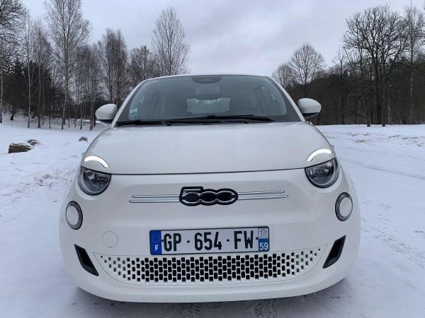 White Fiat 500 2023 in Vilnius, with an engine capacity of 0.00 L and mileage of 20 thousand km for 10600 €, photo 1 on AUTOMOTO.COM.LV