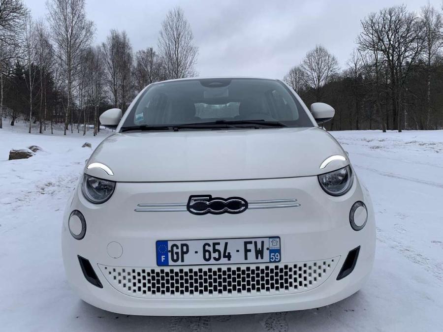 Balts Fiat 500 2023 Viļņa, ar dzinēja tilpumu 0.00 L un nobraukumu 20 tūkst. km par 10600 €, foto 1 vietnē AUTOMOTO.COM.LV