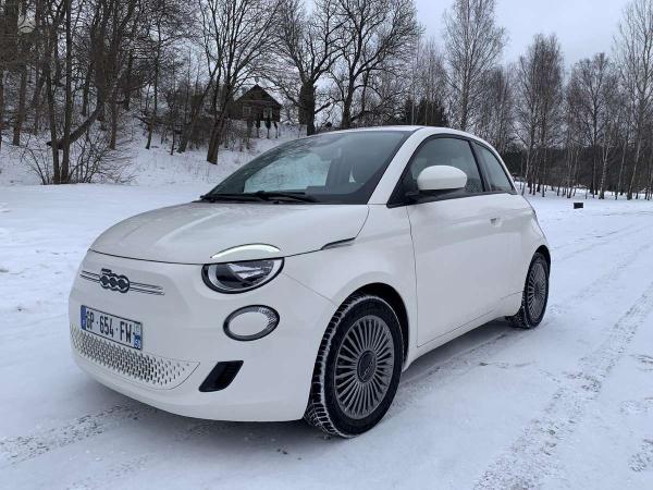 White Fiat 500 2023 in Vilnius, with an engine capacity of 0.00 L and mileage of 20 thousand km for 10600 €, photo 2 on AUTOMOTO.COM.LV