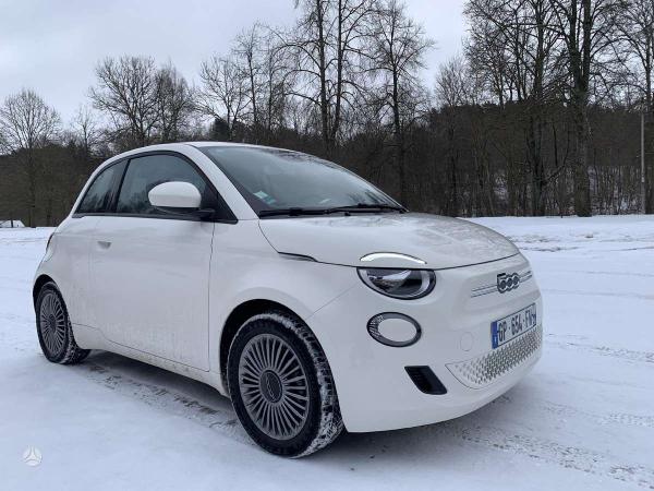 White Fiat 500 2023 in Vilnius, with an engine capacity of 0.00 L and mileage of 20 thousand km for 10600 €, photo 3 on AUTOMOTO.COM.LV