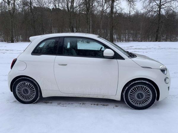 White Fiat 500 2023 in Vilnius, with an engine capacity of 0.00 L and mileage of 20 thousand km for 10600 €, photo 4 on AUTOMOTO.COM.LV