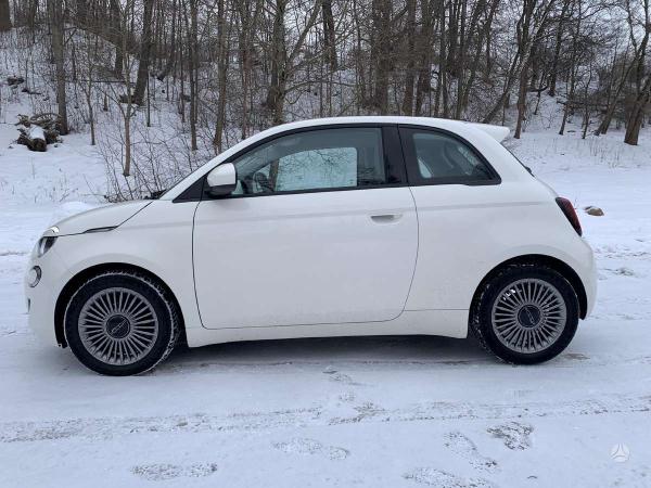White Fiat 500 2023 in Vilnius, with an engine capacity of 0.00 L and mileage of 20 thousand km for 10600 €, photo 5 on AUTOMOTO.COM.LV