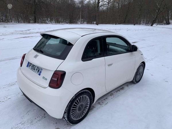 White Fiat 500 2023 in Vilnius, with an engine capacity of 0.00 L and mileage of 20 thousand km for 10600 €, photo 7 on AUTOMOTO.COM.LV