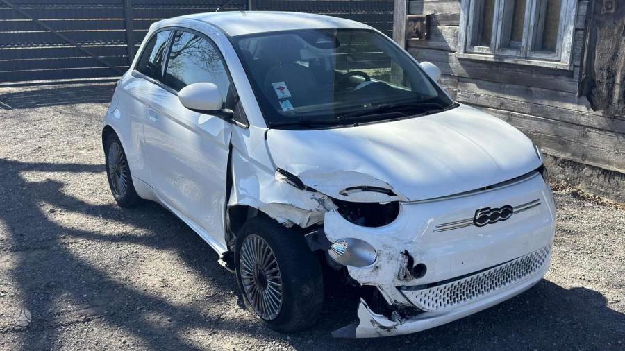 White Fiat 500 2023 in Jonava, with an engine capacity of 0.00 L and mileage of 26 thousand km for 6900 €, photo 3 on AUTOMOTO.COM.LV