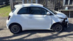 White Fiat 500 2023 in Jonava, with an engine capacity of 0.00 L and mileage of 26 thousand km for 6900 €, photo 9 on AUTOMOTO.COM.LV