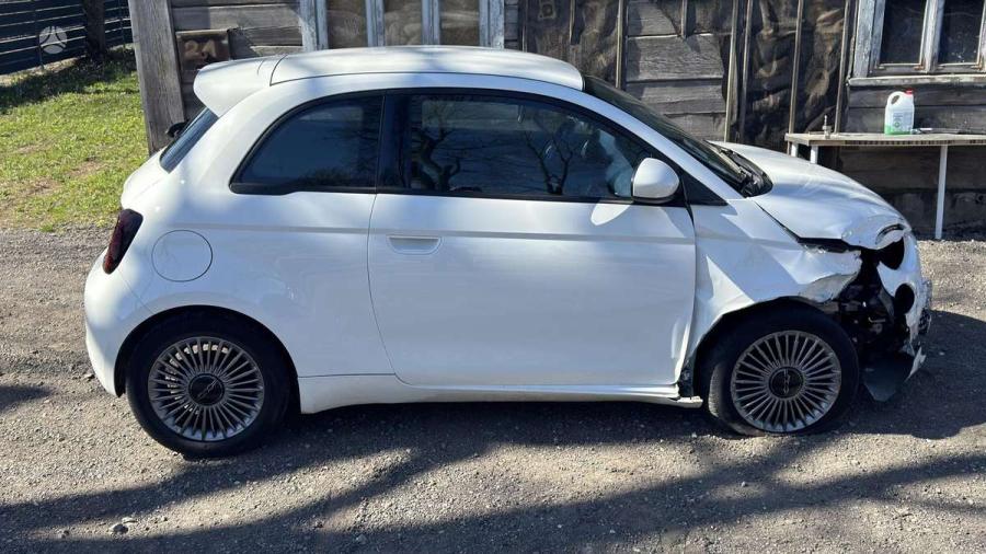 White Fiat 500 2023 in Jonava, with an engine capacity of 0.00 L and mileage of 26 thousand km for 6900 €, photo 9 on AUTOMOTO.COM.LV
