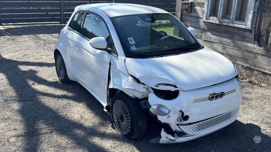 White Fiat 500 2023 in Jonava, with an engine capacity of 0.00 L and mileage of 26 thousand km for 6900 €, photo 10 on AUTOMOTO.COM.LV