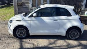 White Fiat 500 2023 in Jonava, with an engine capacity of 0.00 L and mileage of 26 thousand km for 6900 €, photo 13 on AUTOMOTO.COM.LV