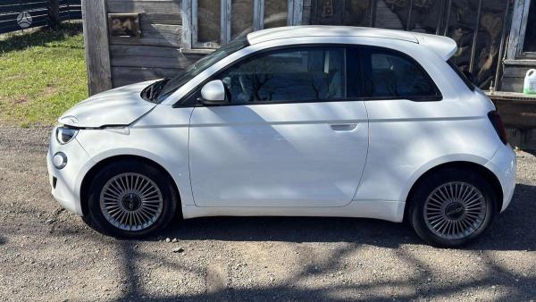 White Fiat 500 2023 in Jonava, with an engine capacity of 0.00 L and mileage of 26 thousand km for 6900 €, photo 1 on AUTOMOTO.COM.LV