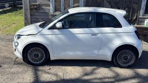White Fiat 500 2023 in Jonava, with an engine capacity of 0.00 L and mileage of 26 thousand km for 6900 €, photo  on AUTOMOTO.COM.LV