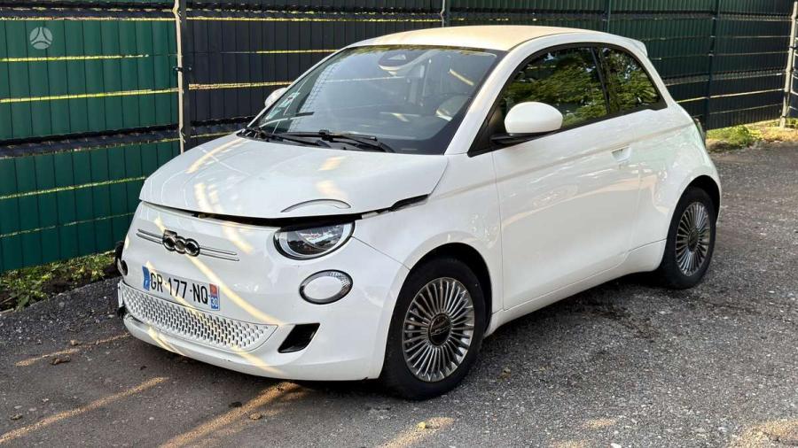 White Fiat 500 2023 in Jonava, with an engine capacity of 0.00 L and mileage of 26 thousand km for 7150 €, photo 6 on AUTOMOTO.COM.LV