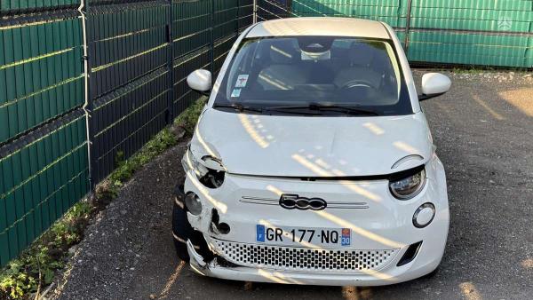 Balts Fiat 500 2023 Jonava, ar dzinēja tilpumu 0.00 L un nobraukumu 26 tūkst. km par 7150 €, foto 6 vietnē AUTOMOTO.COM.LV