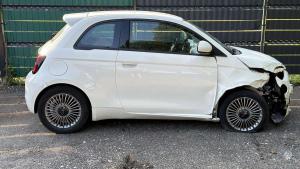 White Fiat 500 2023 in Jonava, with an engine capacity of 0.00 L and mileage of 26 thousand km for 7150 €, photo 9 on AUTOMOTO.COM.LV