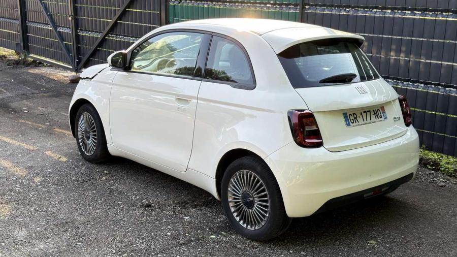 White Fiat 500 2023 in Jonava, with an engine capacity of 0.00 L and mileage of 26 thousand km for 7150 €, photo 12 on AUTOMOTO.COM.LV