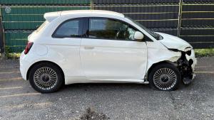 White Fiat 500 2023 in Jonava, with an engine capacity of 0.00 L and mileage of 26 thousand km for 7150 €, photo 17 on AUTOMOTO.COM.LV