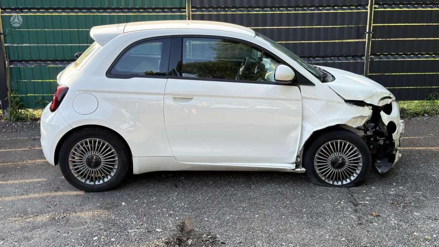 White Fiat 500 2023 in Jonava, with an engine capacity of 0.00 L and mileage of 26 thousand km for 7150 €, photo 17 on AUTOMOTO.COM.LV