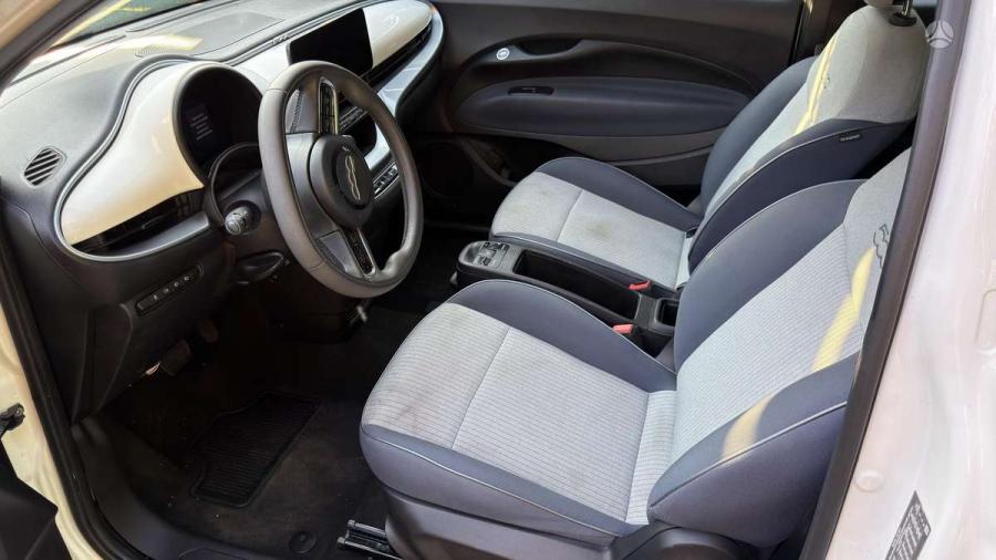 White Fiat 500 2023 in Jonava, with an engine capacity of 0.00 L and mileage of 26 thousand km for 7150 €, photo 18 on AUTOMOTO.COM.LV