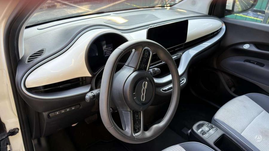 White Fiat 500 2023 in Jonava, with an engine capacity of 0.00 L and mileage of 26 thousand km for 7150 €, photo 20 on AUTOMOTO.COM.LV