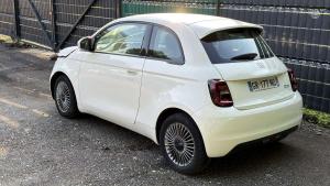 Balts Fiat 500 2023 Jonava, ar dzinēja tilpumu 0.00 L un nobraukumu 26 tūkst. km par 6900 €, foto  vietnē AUTOMOTO.COM.LV