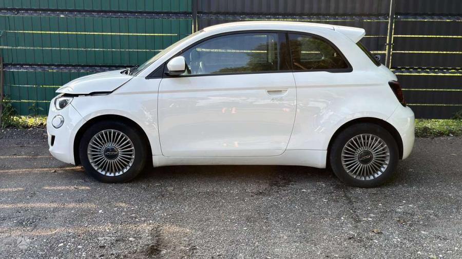 Balts Fiat 500 2023 Jonava, ar dzinēja tilpumu 0.00 L un nobraukumu 26 tūkst. km par 6900 €, foto 11 vietnē AUTOMOTO.COM.LV