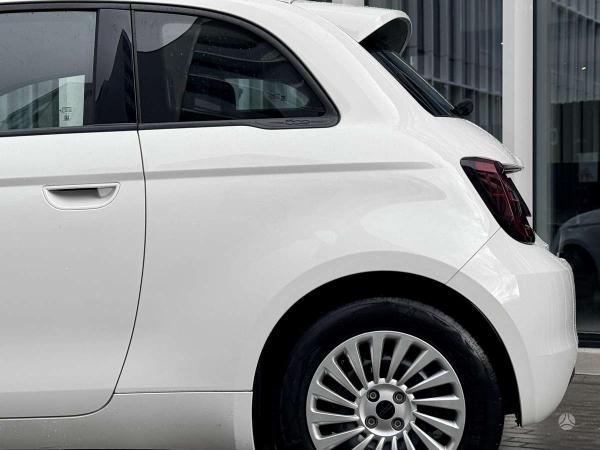 White Fiat 500 2023 in Vilnius, with an engine capacity of 0.00 L and mileage of 33 thousand km for 12290 €, photo 2 on AUTOMOTO.COM.LV
