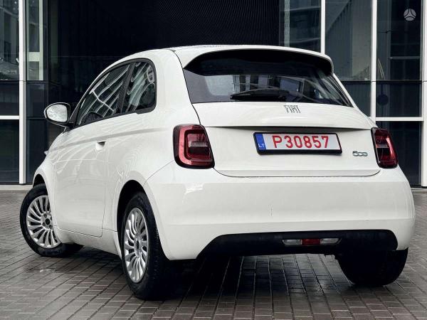 White Fiat 500 2023 in Vilnius, with an engine capacity of 0.00 L and mileage of 33 thousand km for 12290 €, photo 3 on AUTOMOTO.COM.LV