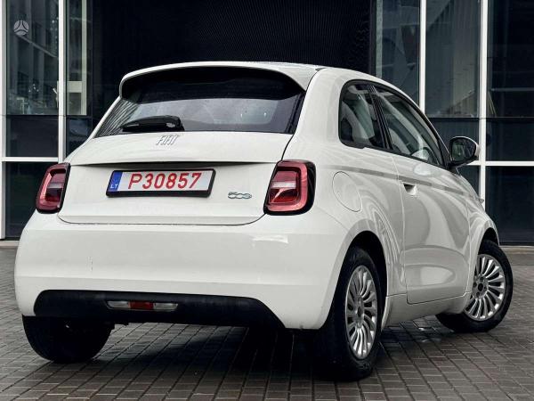 White Fiat 500 2023 in Vilnius, with an engine capacity of 0.00 L and mileage of 33 thousand km for 12290 €, photo 4 on AUTOMOTO.COM.LV