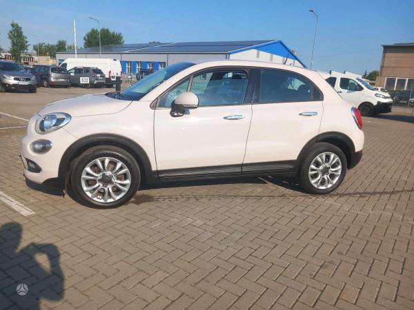 White Fiat 500-x 2016 in Taurage, with an engine capacity of 1.25 L and mileage of 203 thousand km for 4900 €, photo 1 on AUTOMOTO.COM.LV