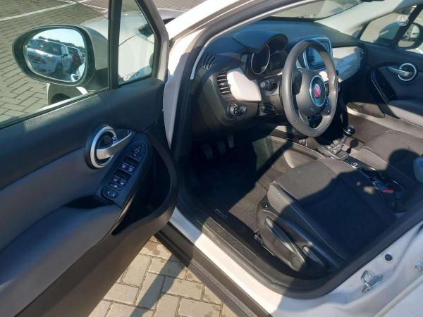 White Fiat 500-x 2016 in Taurage, with an engine capacity of 1.25 L and mileage of 203 thousand km for 4900 €, photo 8 on AUTOMOTO.COM.LV