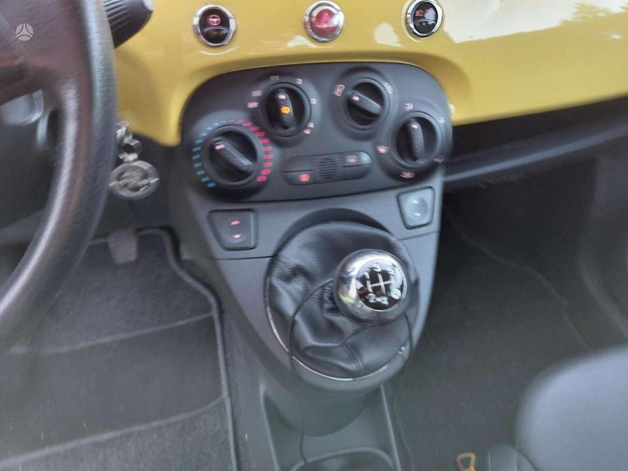 Dzeltens Fiat 500 2010 Kauņa, ar dzinēja tilpumu 1.25 L un nobraukumu 168 tūkst. km par 3500 €, foto 8 vietnē AUTOMOTO.COM.LV