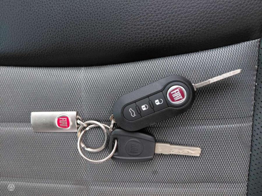 Dzeltens Fiat 500 2010 Kauņa, ar dzinēja tilpumu 1.25 L un nobraukumu 168 tūkst. km par 3500 €, foto 14 vietnē AUTOMOTO.COM.LV