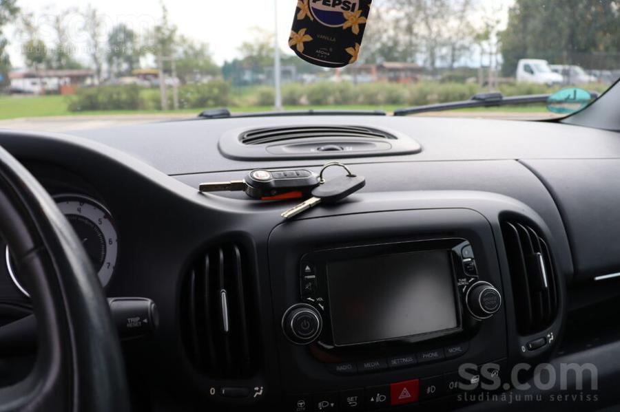 Yellow Fiat 500 2012 in Riga, with an engine capacity of 1.30 L and mileage of 199 thousand km for 5990 €, photo 21 on AUTOMOTO.COM.LV