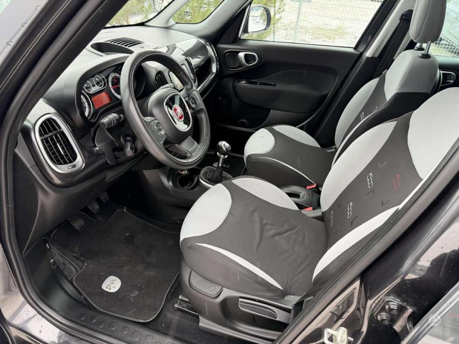 Black Fiat 500L 2014 in Siauliai, with an engine capacity of 1.60 L and mileage of 189 thousand km for 4750 €, photo 8 on AUTOMOTO.COM.LV