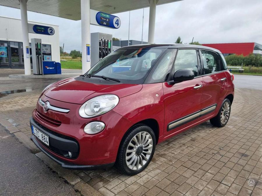 Red Fiat 500L 2014 in Taurage, with an engine capacity of 1.30 L and mileage of 219 thousand km for 2500 €, photo 1 on AUTOMOTO.COM.LV