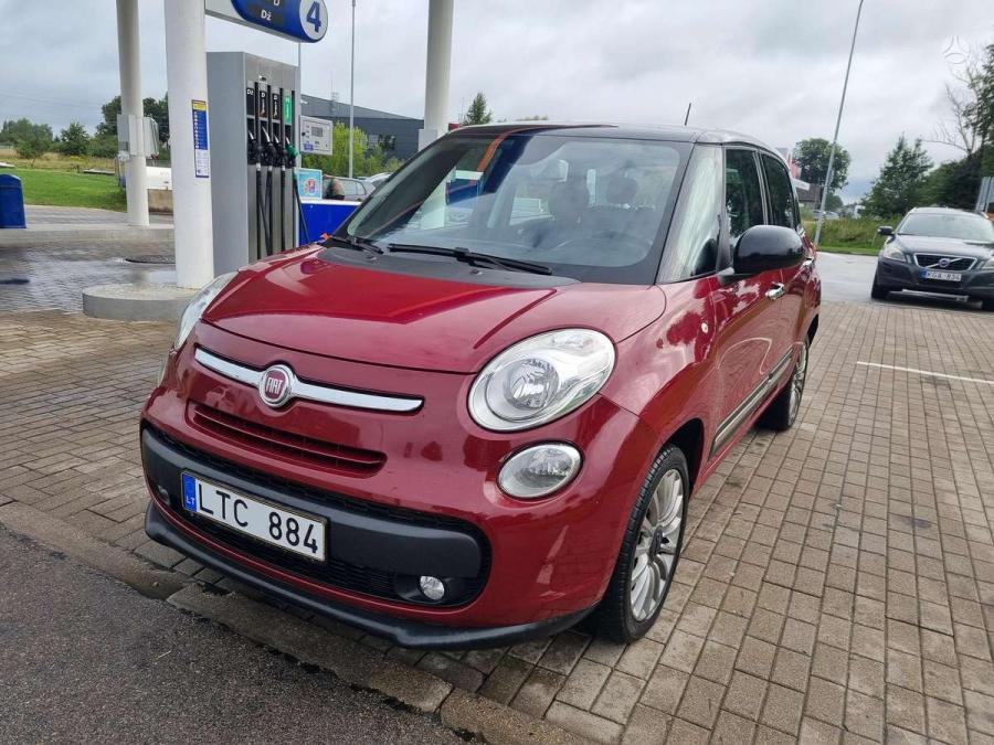 Red Fiat 500L 2014 in Taurage, with an engine capacity of 1.30 L and mileage of 219 thousand km for 2500 €, photo 4 on AUTOMOTO.COM.LV