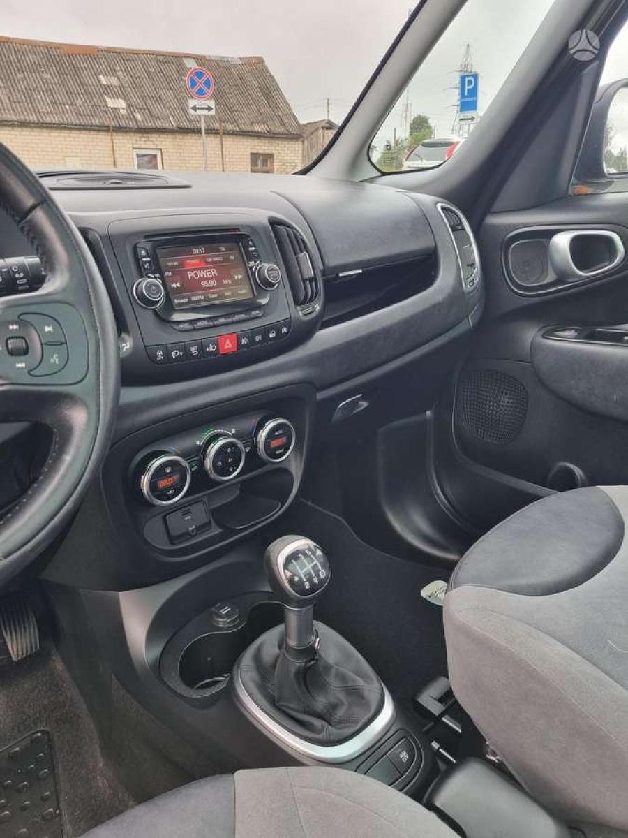 Red Fiat 500L 2014 in Taurage, with an engine capacity of 1.30 L and mileage of 219 thousand km for 2500 €, photo 21 on AUTOMOTO.COM.LV