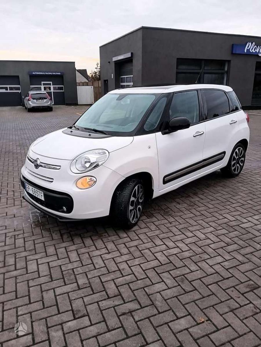 White Fiat 500L 2013 in Taurage, with an engine capacity of 1.25 L and mileage of 223 thousand km for 2350 €, photo 4 on AUTOMOTO.COM.LV