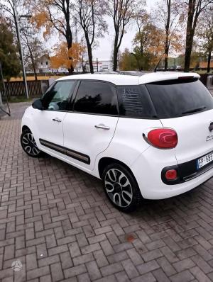 White Fiat 500L 2013 in Taurage, with an engine capacity of 1.25 L and mileage of 223 thousand km for 2350 €, photo 6 on AUTOMOTO.COM.LV