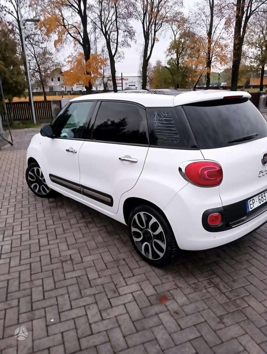 White Fiat 500L 2013 in Taurage, with an engine capacity of 1.25 L and mileage of 223 thousand km for 2350 €, photo 6 on AUTOMOTO.COM.LV