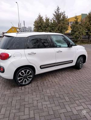 White Fiat 500L 2013 in Taurage, with an engine capacity of 1.25 L and mileage of 223 thousand km for 2350 €, photo 9 on AUTOMOTO.COM.LV