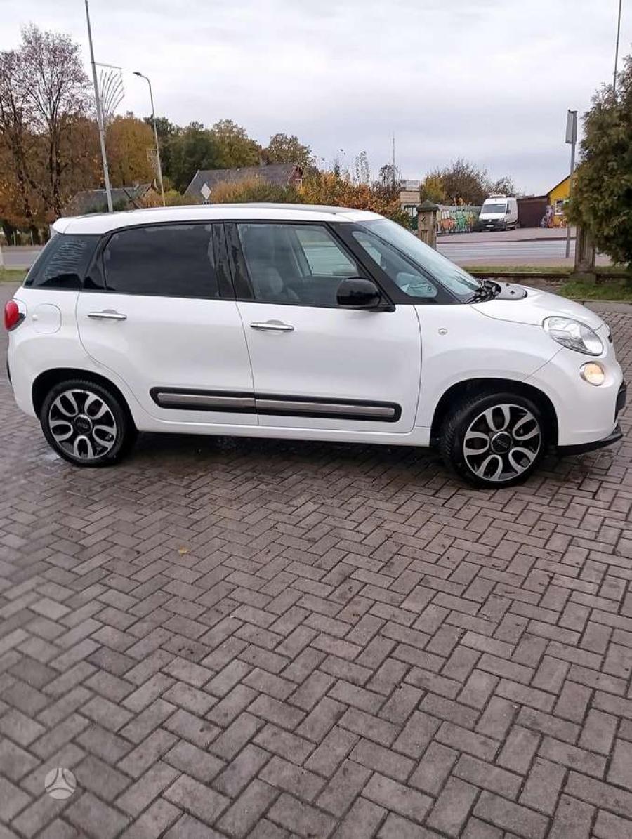 White Fiat 500L 2013 in Taurage, with an engine capacity of 1.25 L and mileage of 223 thousand km for 2350 €, photo 10 on AUTOMOTO.COM.LV