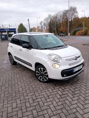 White Fiat 500L 2013 in Taurage, with an engine capacity of 1.25 L and mileage of 223 thousand km for 2350 €, photo 11 on AUTOMOTO.COM.LV