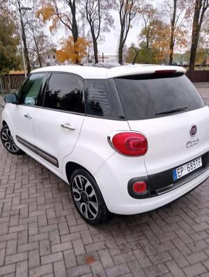 White Fiat 500L 2013 in Taurage, with an engine capacity of 1.25 L and mileage of 223 thousand km for 2350 €, photo 14 on AUTOMOTO.COM.LV