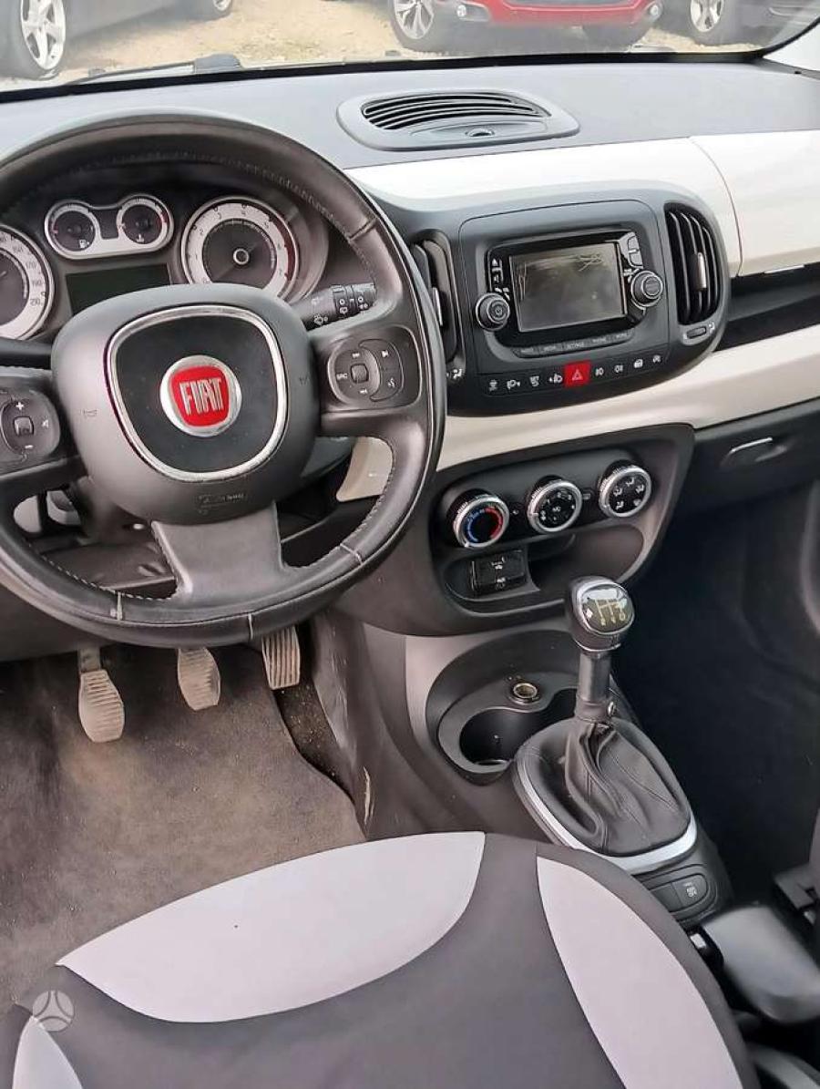 White Fiat 500L 2013 in Taurage, with an engine capacity of 1.25 L and mileage of 223 thousand km for 2350 €, photo 17 on AUTOMOTO.COM.LV