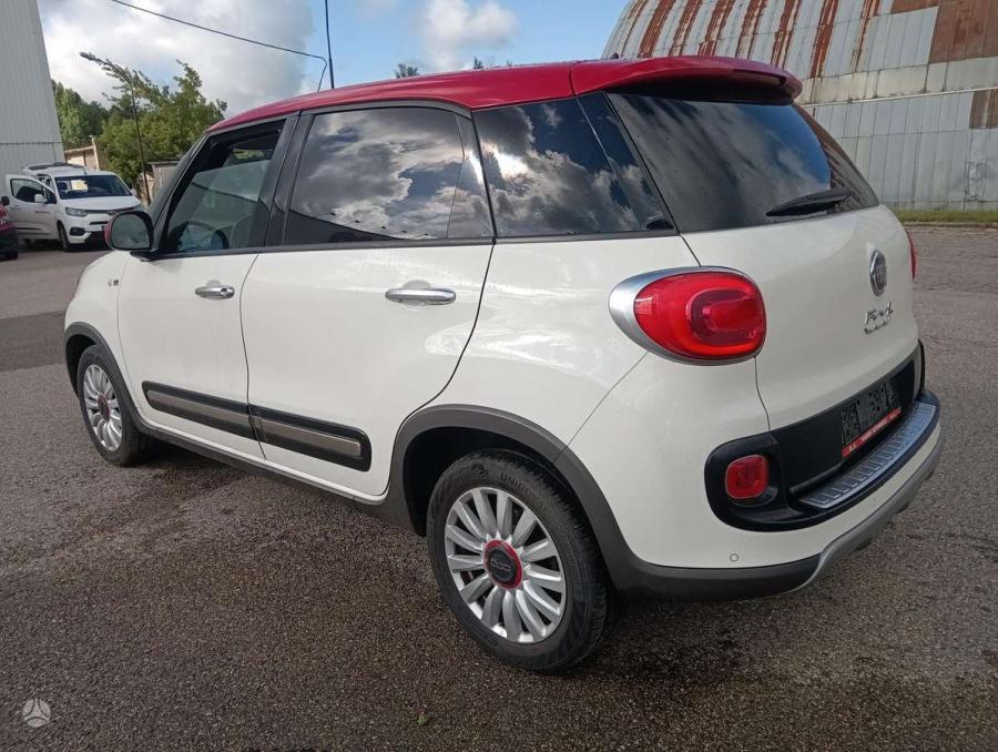 White Fiat 500L 2015 in Utena, with an engine capacity of 1.60 L and mileage of 182 thousand km for 5650 €, photo 4 on AUTOMOTO.COM.LV