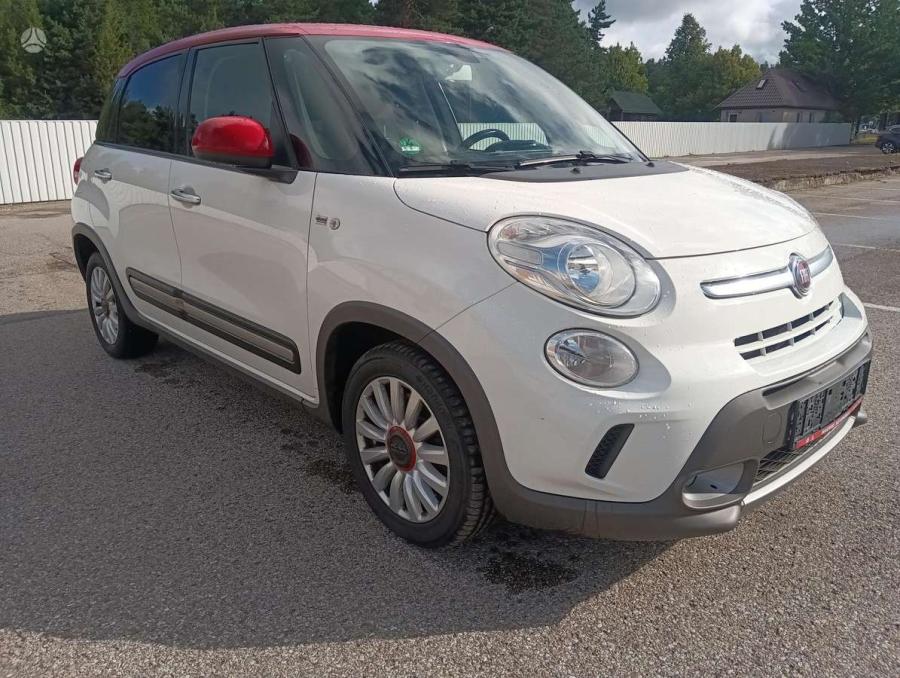 White Fiat 500L 2015 in Utena, with an engine capacity of 1.60 L and mileage of 182 thousand km for 5650 €, photo 6 on AUTOMOTO.COM.LV