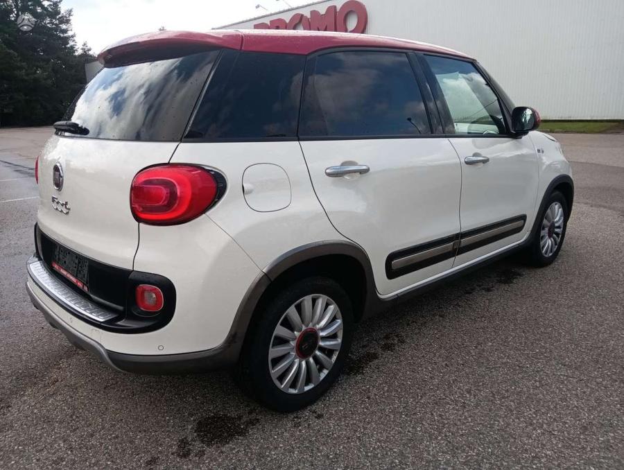 White Fiat 500L 2015 in Utena, with an engine capacity of 1.60 L and mileage of 182 thousand km for 5650 €, photo 8 on AUTOMOTO.COM.LV